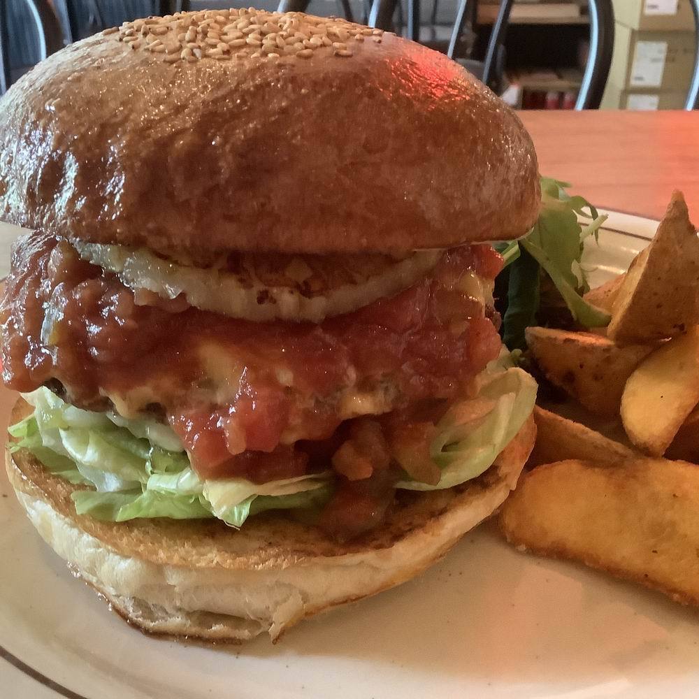 CRITTERS BURGER（クリッターズバーガー）の6月のマンスリーバーガー ホットサルサパイナップルチーズバーガー[四ツ橋]: 大阪 ...