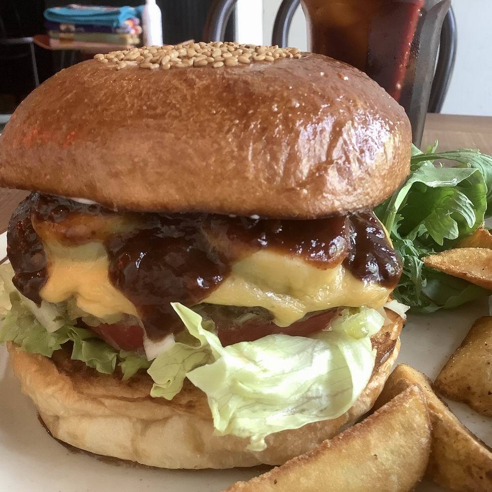 CRITTERS BURGER（クリッターズバーガー）の8月のマンスリーバーガー バーベキューグリルドズッキーニチーズバーガー[四ツ橋 ...